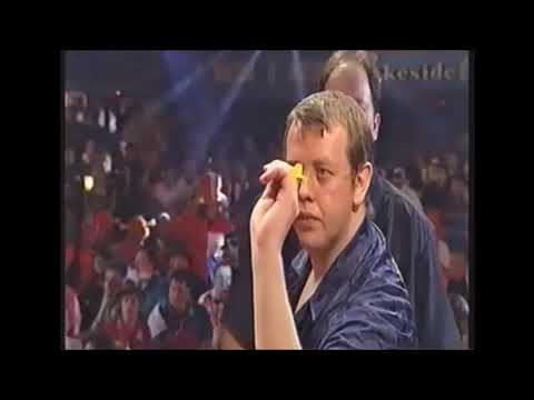 CHEEKY FINISH | A very cheeky 107 finish from Les Wallace against Raymond van Barneveld