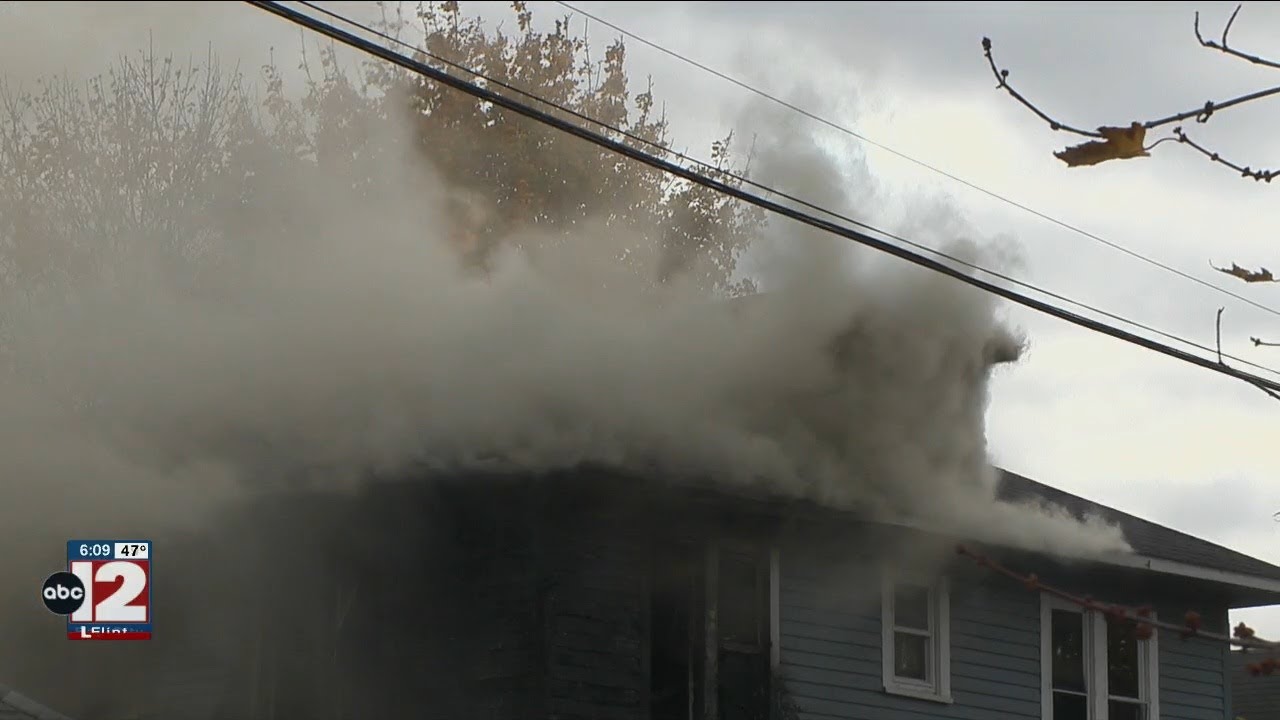 Two men jump from second-floor window to escape fire in Saginaw - YouTube