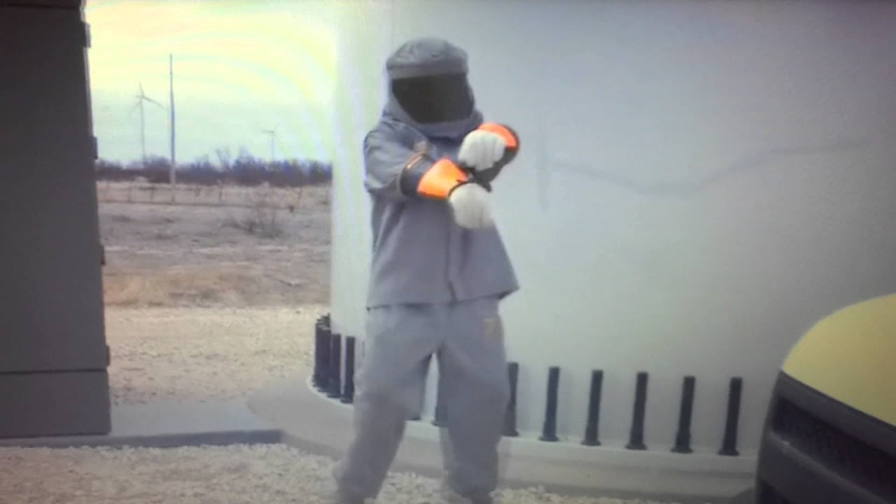 Harlem Shake, To hot needed a 40 cal suit - YouTube