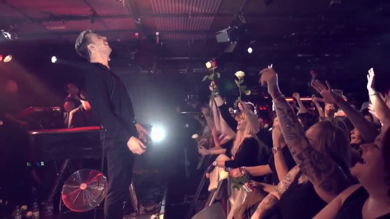 Hurts - Stay (Live from Musik & Frieden Club) - YouTube