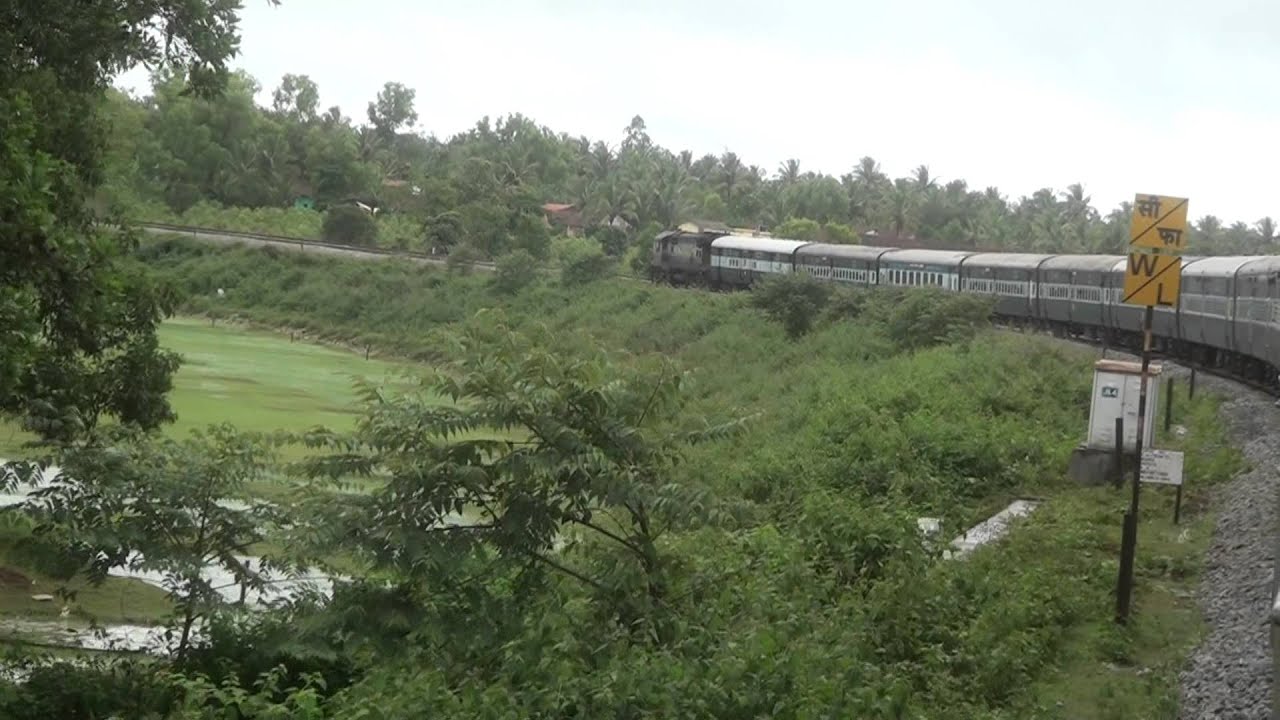 Mysore Talguppa Intercity Express Entering & Leaving Anandapuram Stn ...