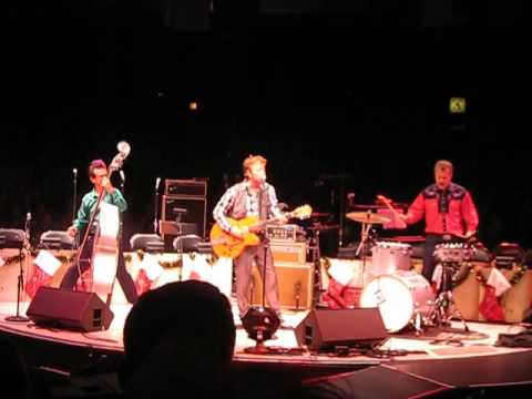 Brian Setzer, Gary Setzer & Johnny Hatton, 11/29/15 "Fishnet Stockings ...