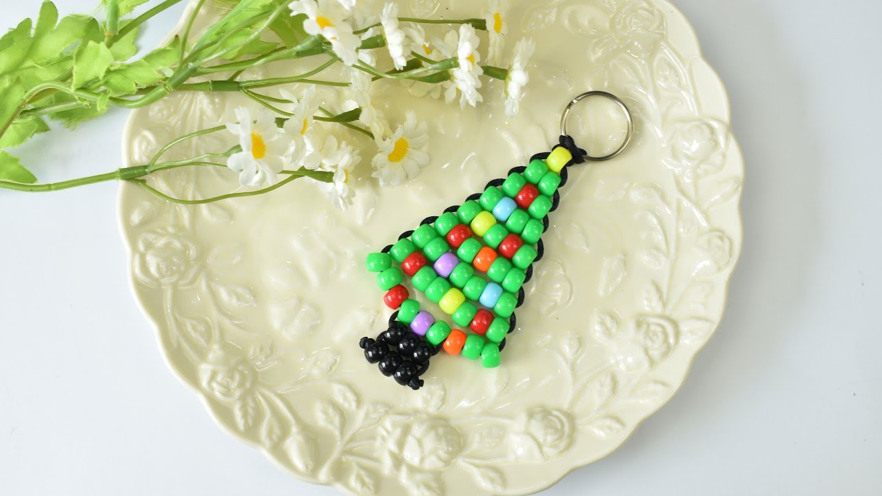 How to Make Christmas Tree Shaped Keychain with ponybeads? - YouTube