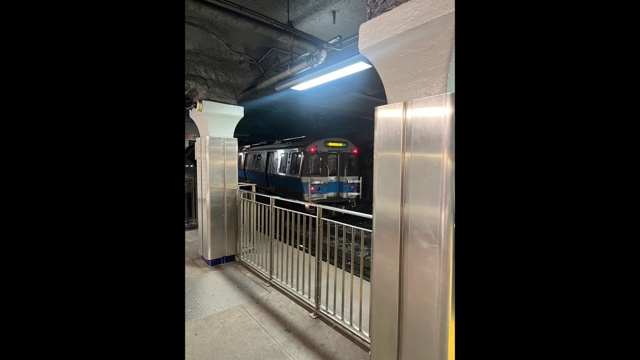 MBTA blue line Maverick Railfanning. - YouTube