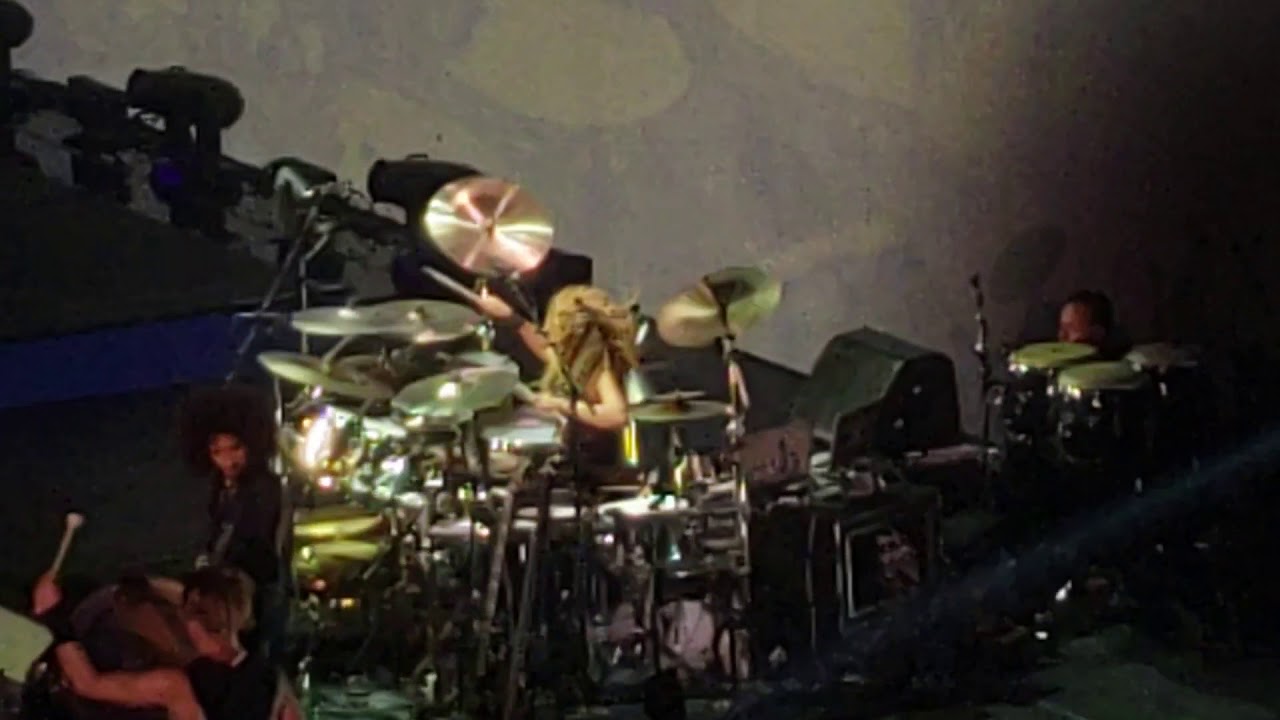 Shakira on the drums - YouTube