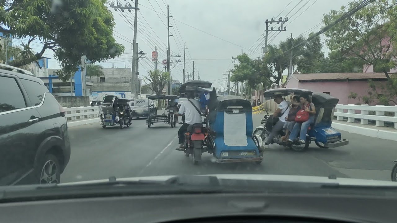 TRICYCLE VS TRICYCLE - YouTube