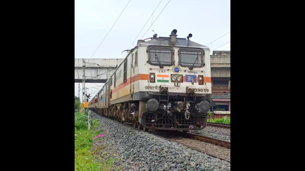 off - link LGD WAP⁷ Powering 22831 Howrah - SSPN superfast Express|LGD WAP7|offlink| #sspn # ...