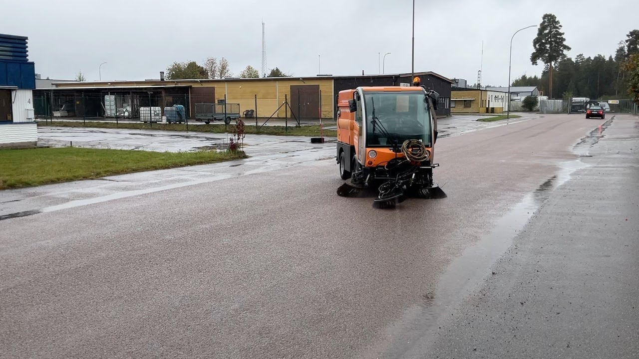 Köp Sopmaskin Bucher CC2020 Citycat på Klaravik - YouTube