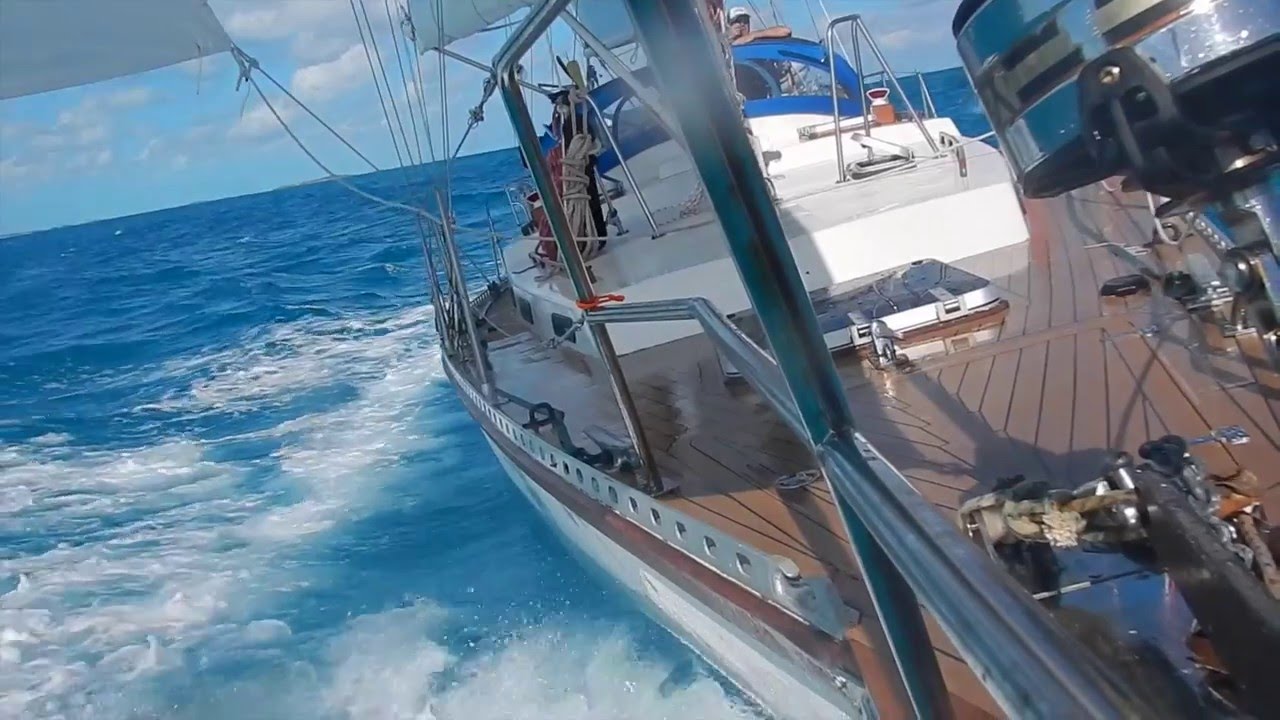 Sailing Georgetown to Ragged Islands, Bahamas... Torn Sail, Fix it and ...