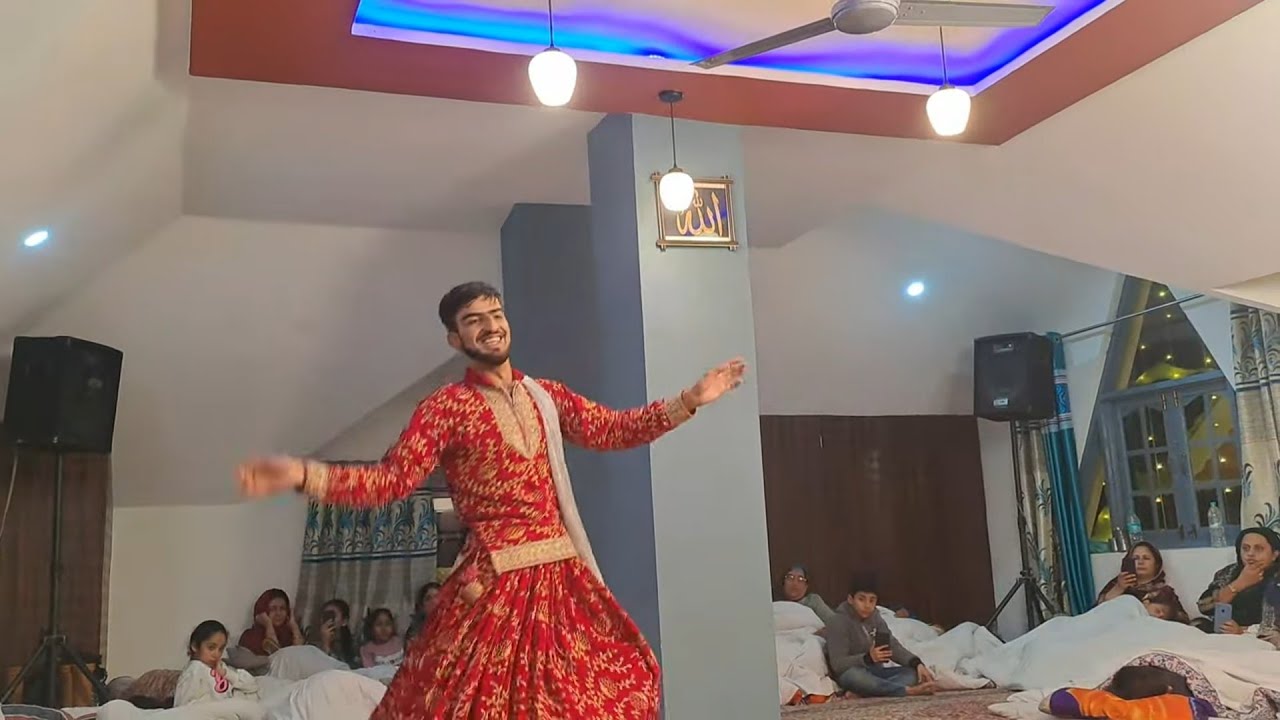 Mumiye Dam hay goom | Waseem singer | Adnan Dancer | kashmiri funny ...