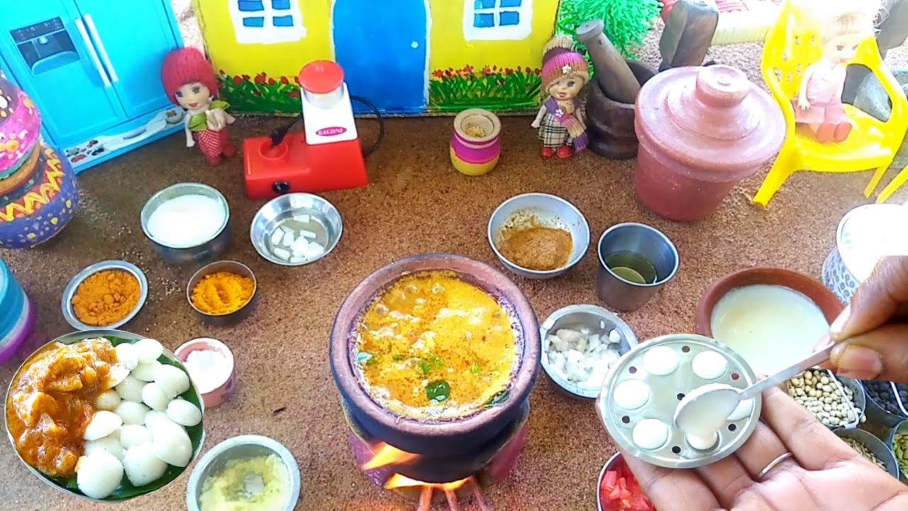 miniature idly with chicken gravy | Chettinad Chicken Gravy + Mini Idli ...