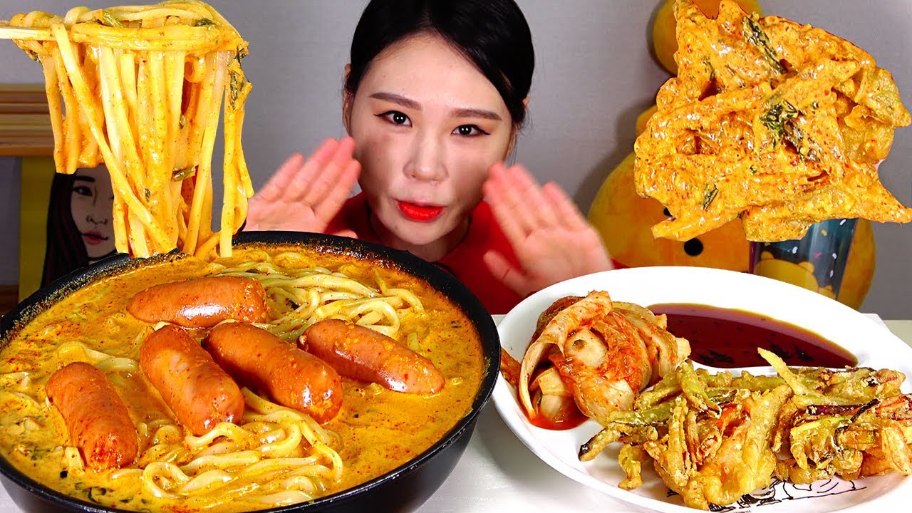 (SUB) 김치크림칼국수 야채튀김 Creamy Kimchi Kalgooksoo (knife cut noodles) 먹방 ...