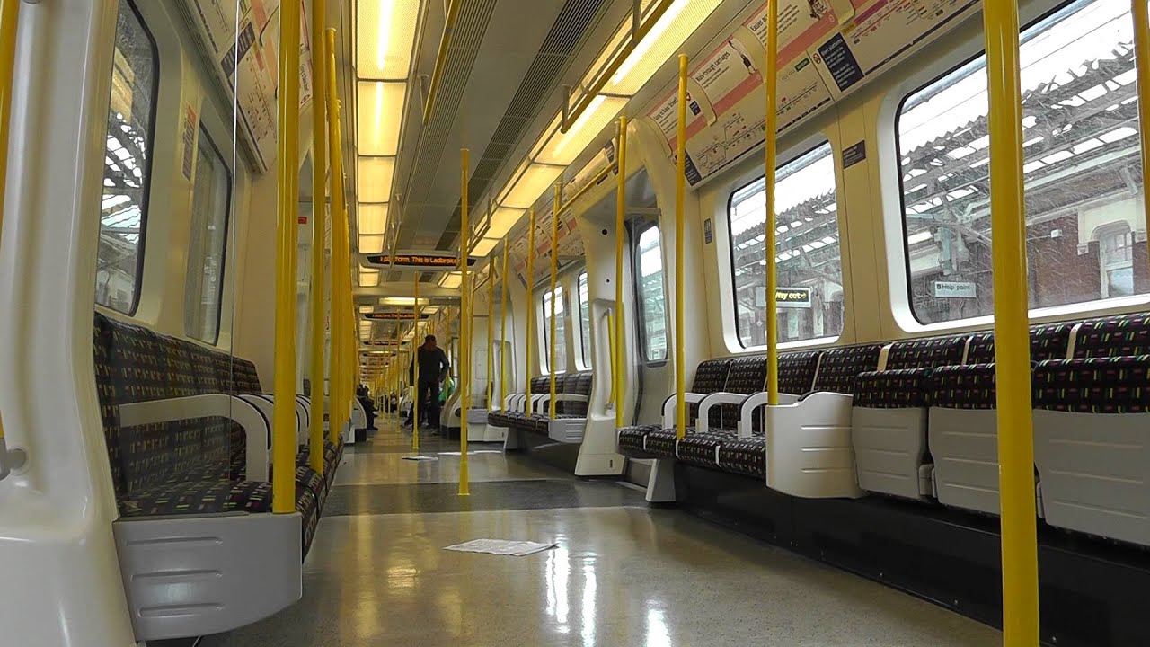 Hammersmith & City Line S7 stock 21306 in Service - YouTube