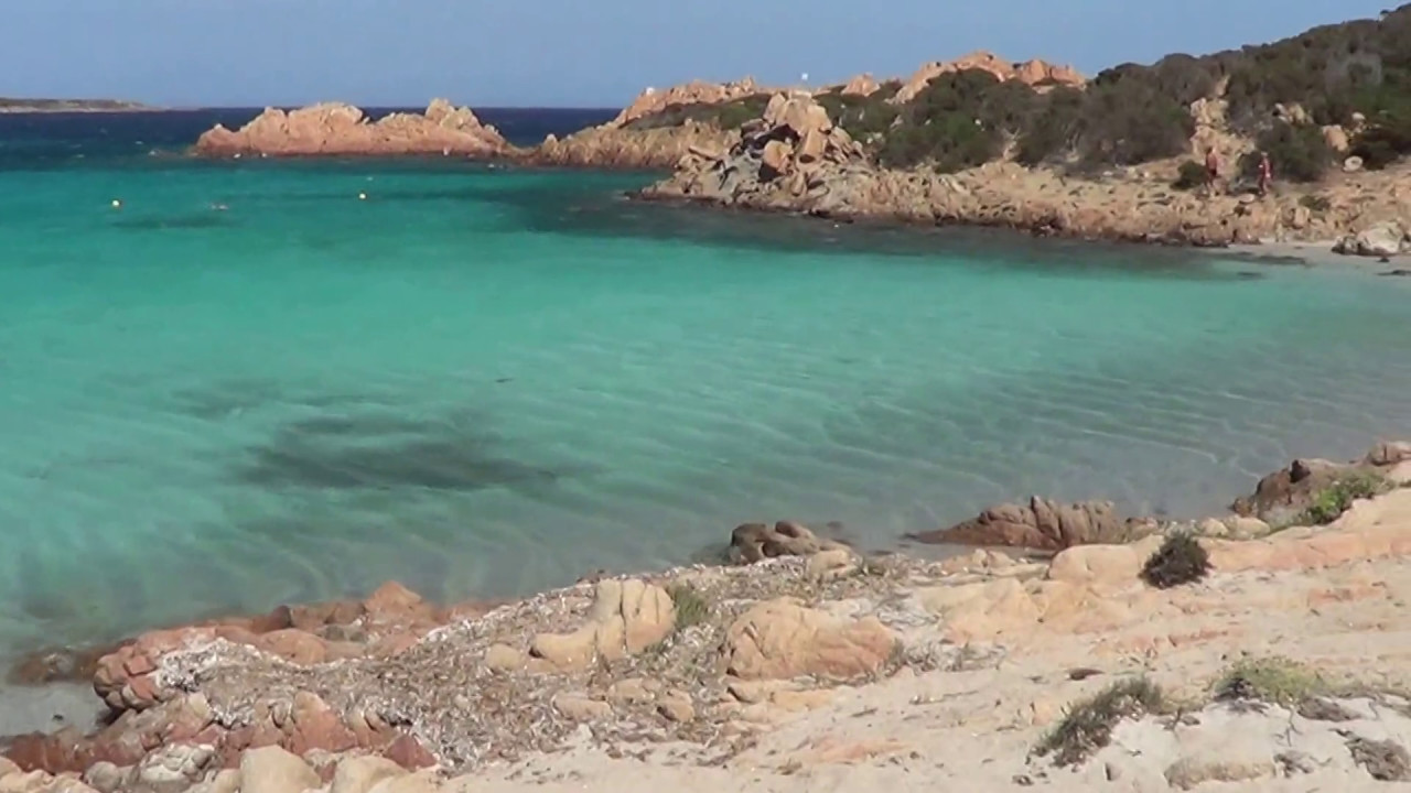 luglio 2016 - Caprera, Spiaggia del Relitto - YouTube