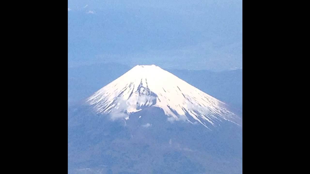 Flying over Mount Fuji - YouTube