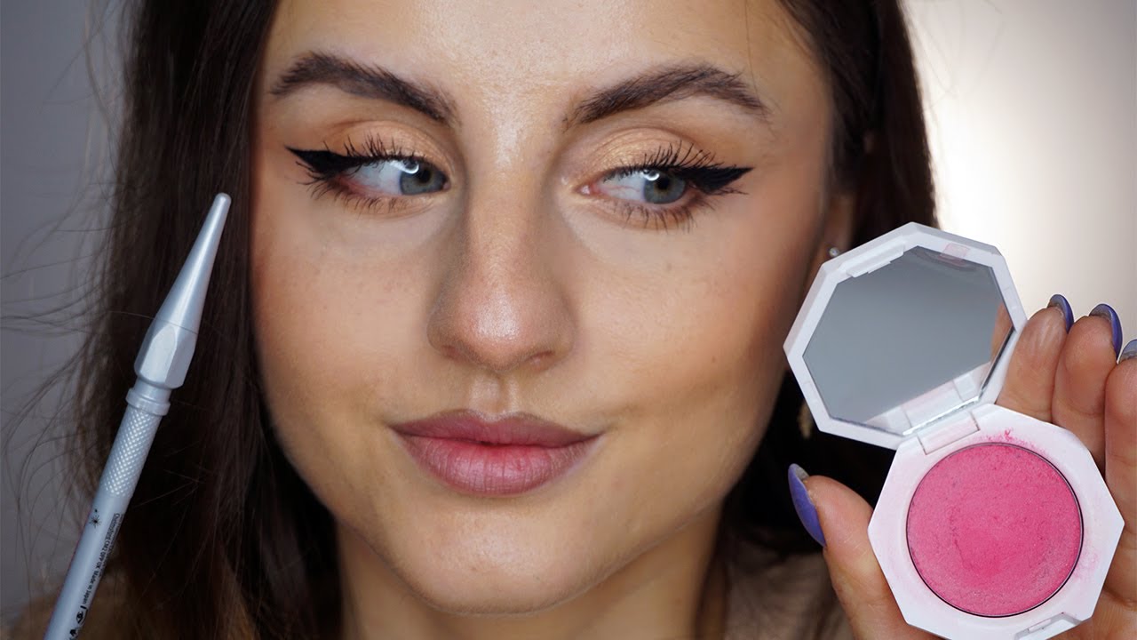That Viral Lip Hack Brow Pencil Blush On The Lips Youtube