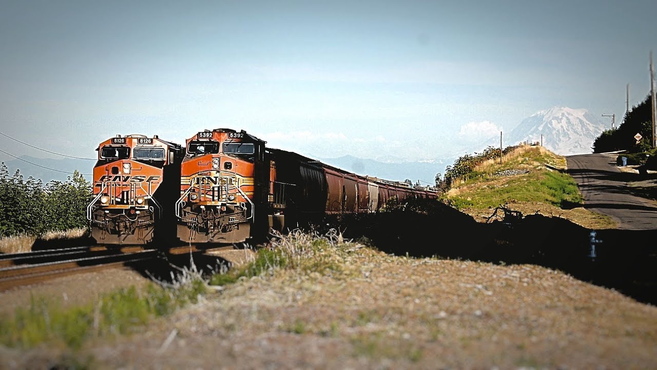 Busy Rail Action Under Mt. Rainier! - Railfanning Point Ruston - Tacoma ...
