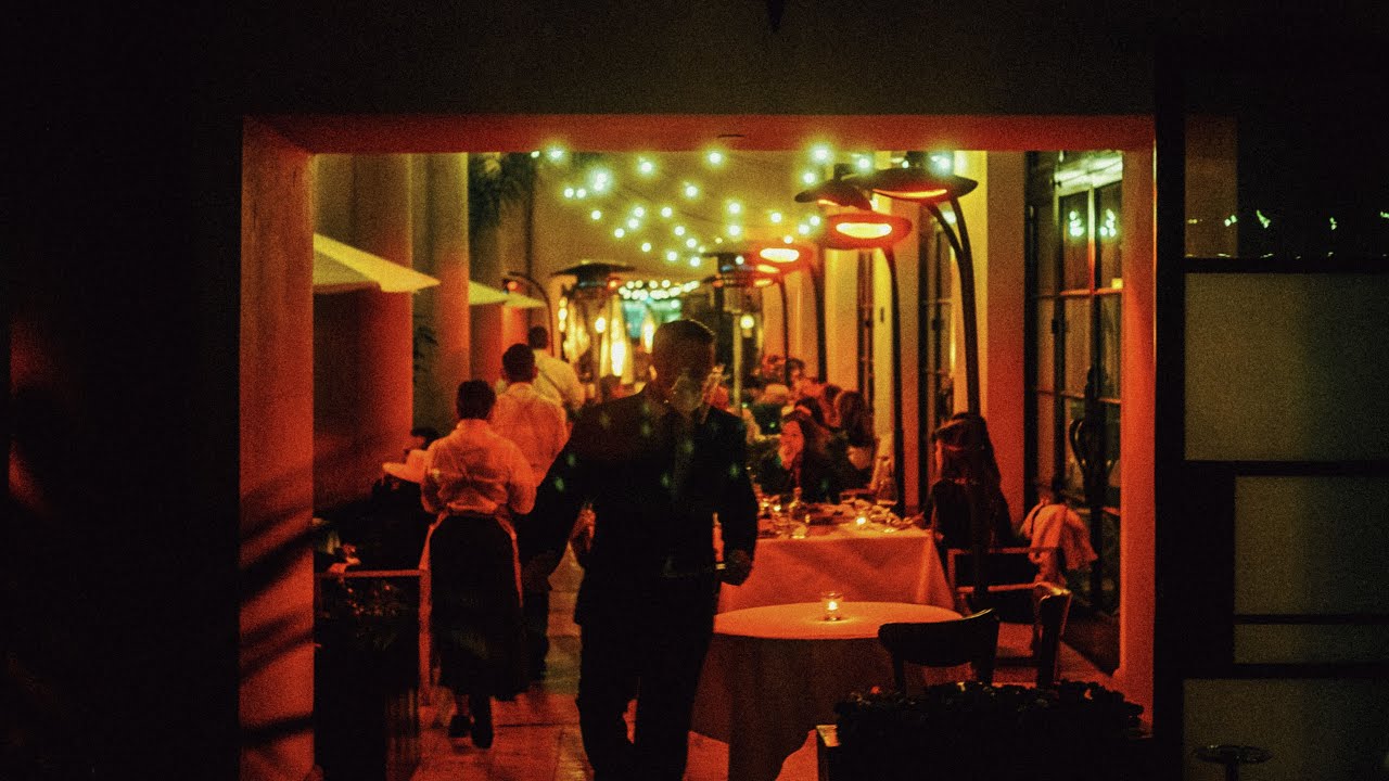 Fujifilm X-Pro1 in 2021 // A Night Street Photography Test