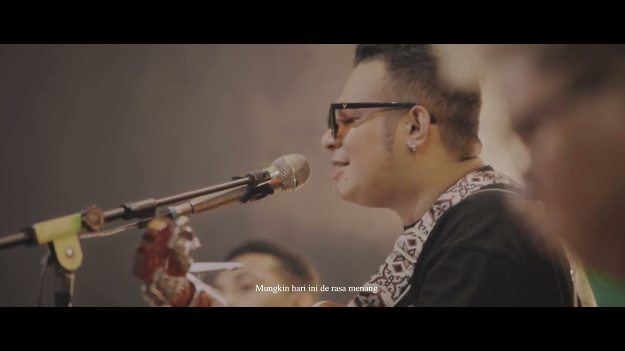 SA FLY - Wizz Baker Live Cover by Jun Kiki & Mario G Klau - YouTube