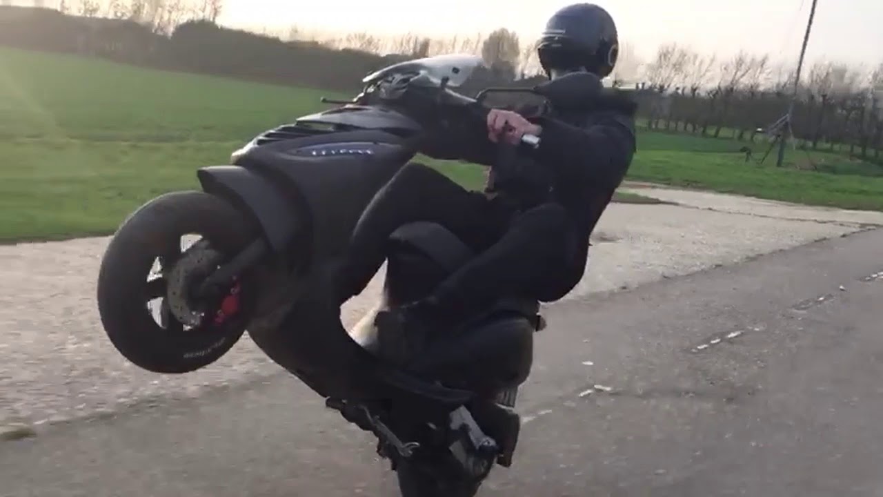 Zip 4t wheelie - YouTube