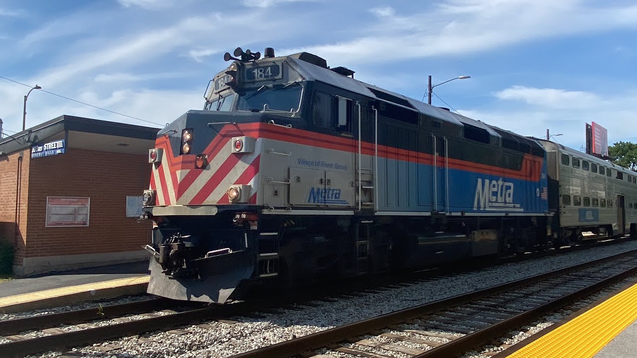 Metra f40ph #184 leads a outbound train at 103rd street-beverly hills ...