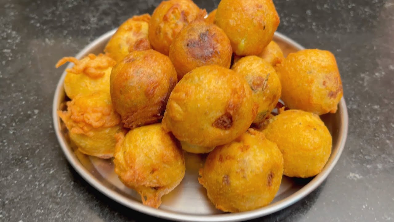 Street Style Aloo Bonda | Street Foods Tv - YouTube