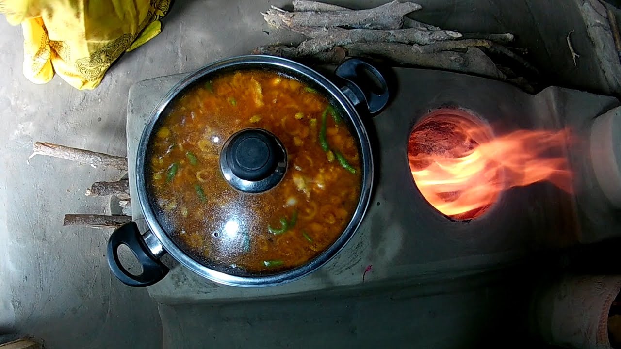 মাটির চুলায় কাটা মশলায় গরুর মাংস রান্না ও ইলিশের মাথা দিয়ে চালকুমড়ো ...