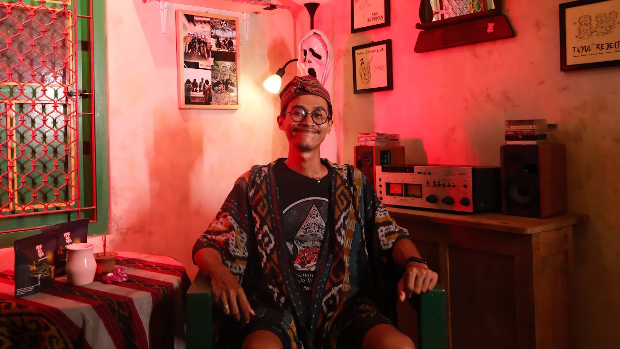 AROMANSA | PUNK ALA RICH, COFFEE SHOP HORROR KOMEDI DI KOTA GEDE ...
