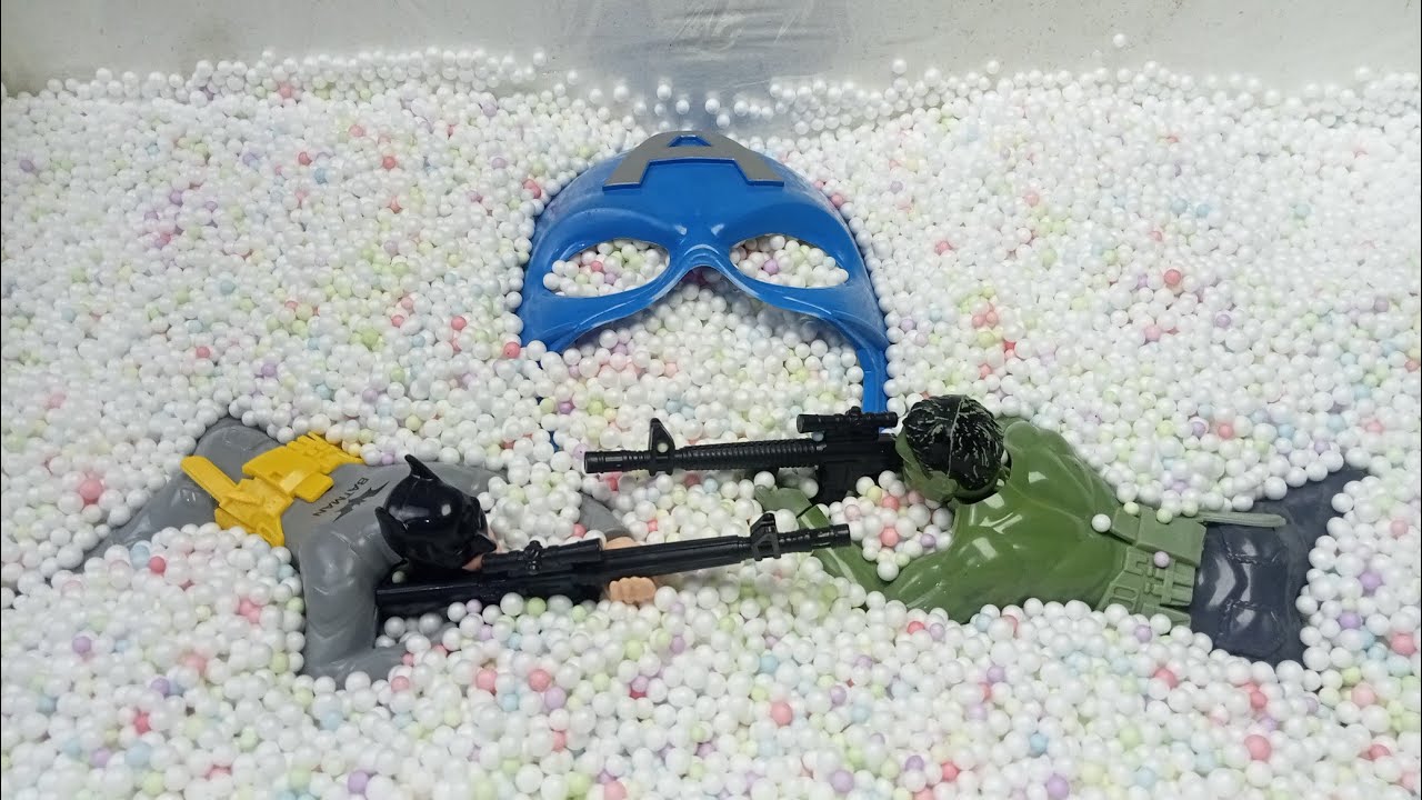 Wonder Woman, Ultraman Ant Man, Hulkbuster, Superman, Batman, Thanos ...