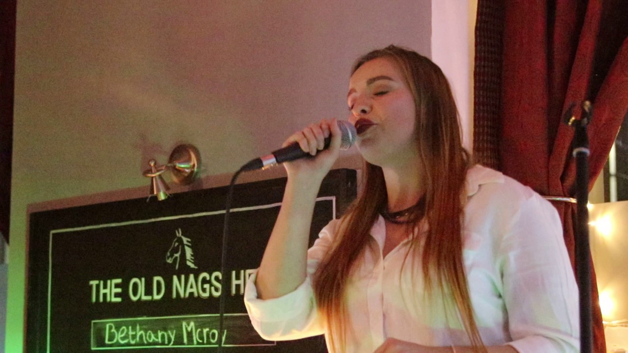 Beth McRoy at the Old Nag's Head (2) - YouTube