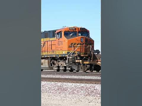 RAILFANNING SHORTS BNSF 4062 WB MP 740 NEEDLES SUB 12-6-2023 #railfreight #freighttrain #bnsf ...