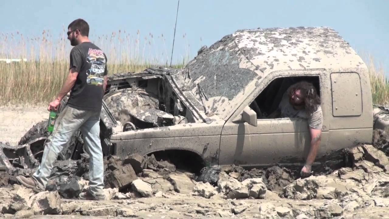 Chevrolet S-10 Mud Bogger Truck gets real stuck in Bounty Hole at ...