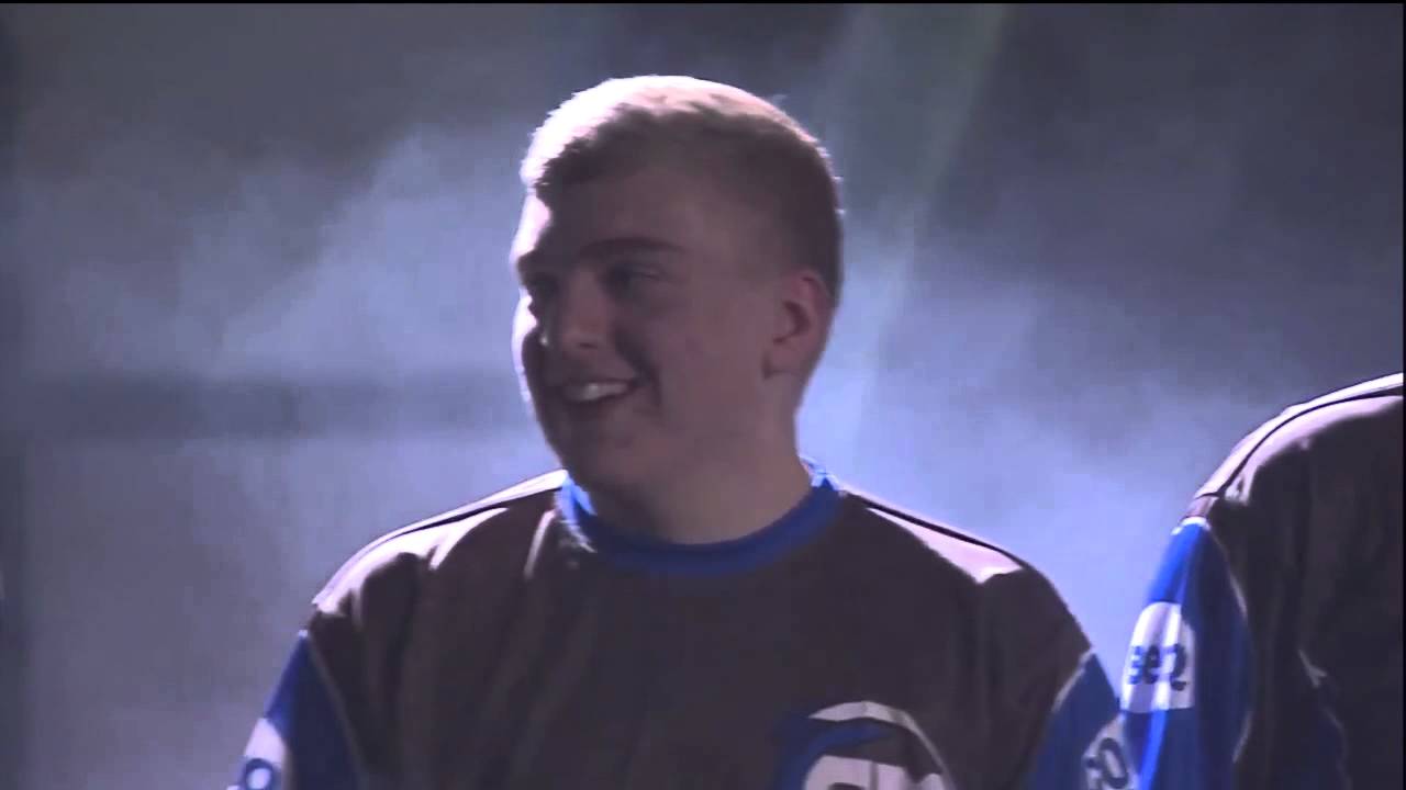 TCM Player Falls During Black Ops II COD Champs! - YouTube