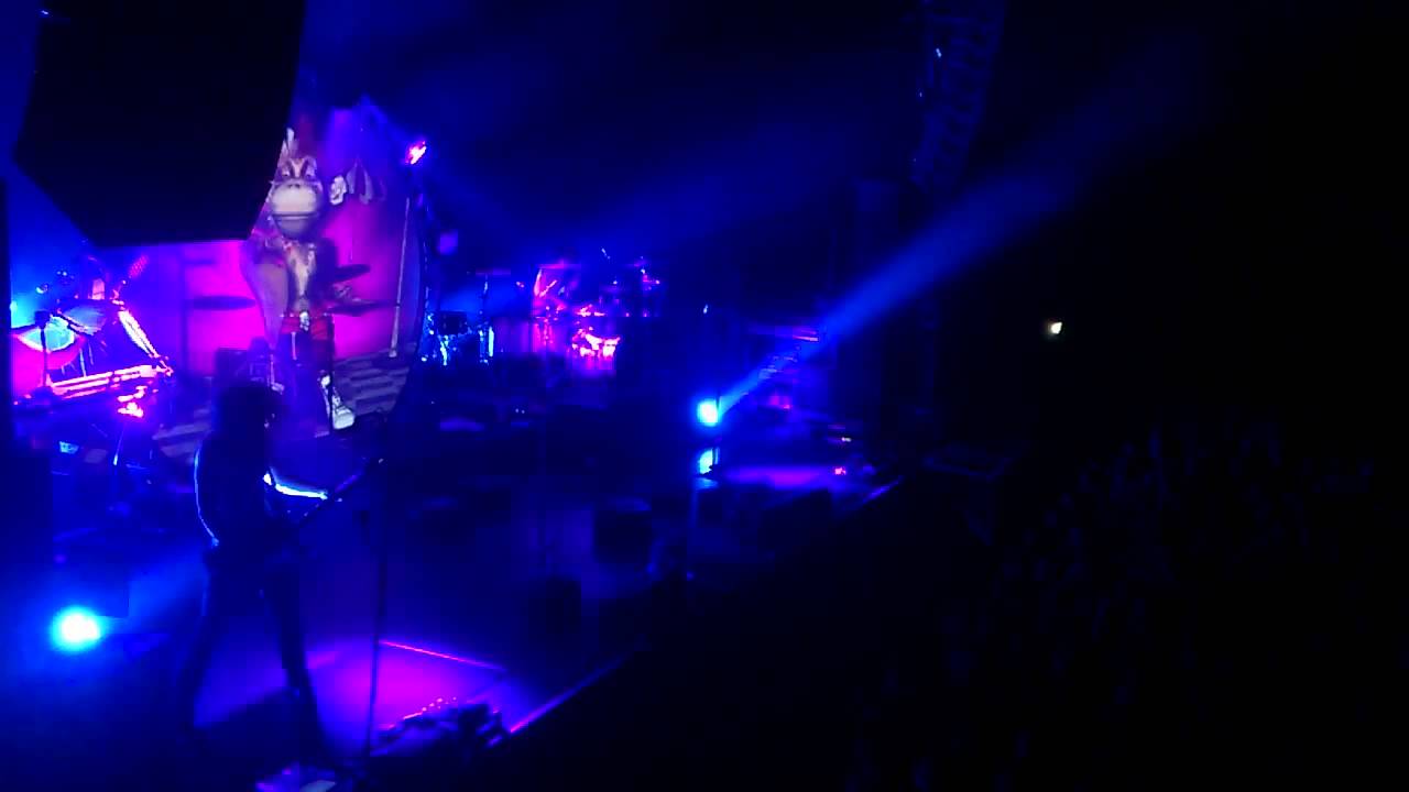 Shaka Ponk - Ion vs Goz Battle @La Carene - Brest.mp4 - YouTube