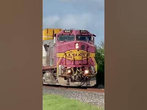 Santa Fe Warbonnet Dash 9 Leader: BNSF 654 Leads VPEAROB - YouTube