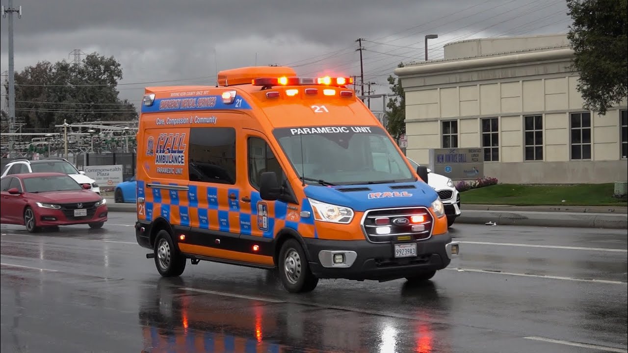Hall Ambulance 21 Responding Code 3 in Bakersfield - YouTube