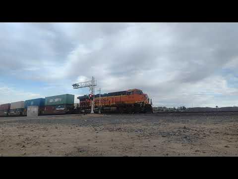WB BNSF Port Stack Train Feat Solo Leader And Duo Rear DPUs At Hodge Ca! #bigbossrailfanner ...