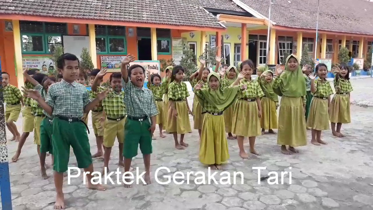 Memperagakan gerakan tari, nyekhiting, ukel, dan trisik - YouTube