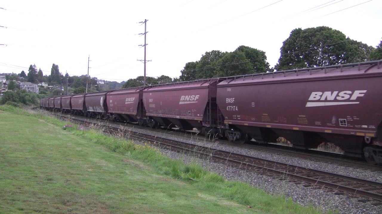 BNSF 7557 With CP 8525 Lead A Grain Train @ Old Town Tacoma, WA w Canon HF11 - YouTube