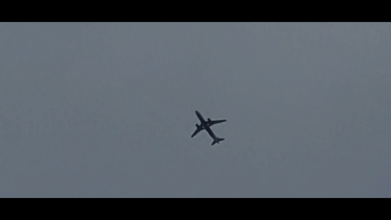 Airbus A320 Delta fly over my house from DCA to MSP! - YouTube