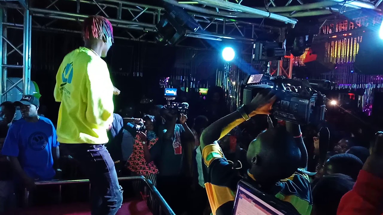 Tip swizzy performance in Nyondo Club 🔥 - YouTube