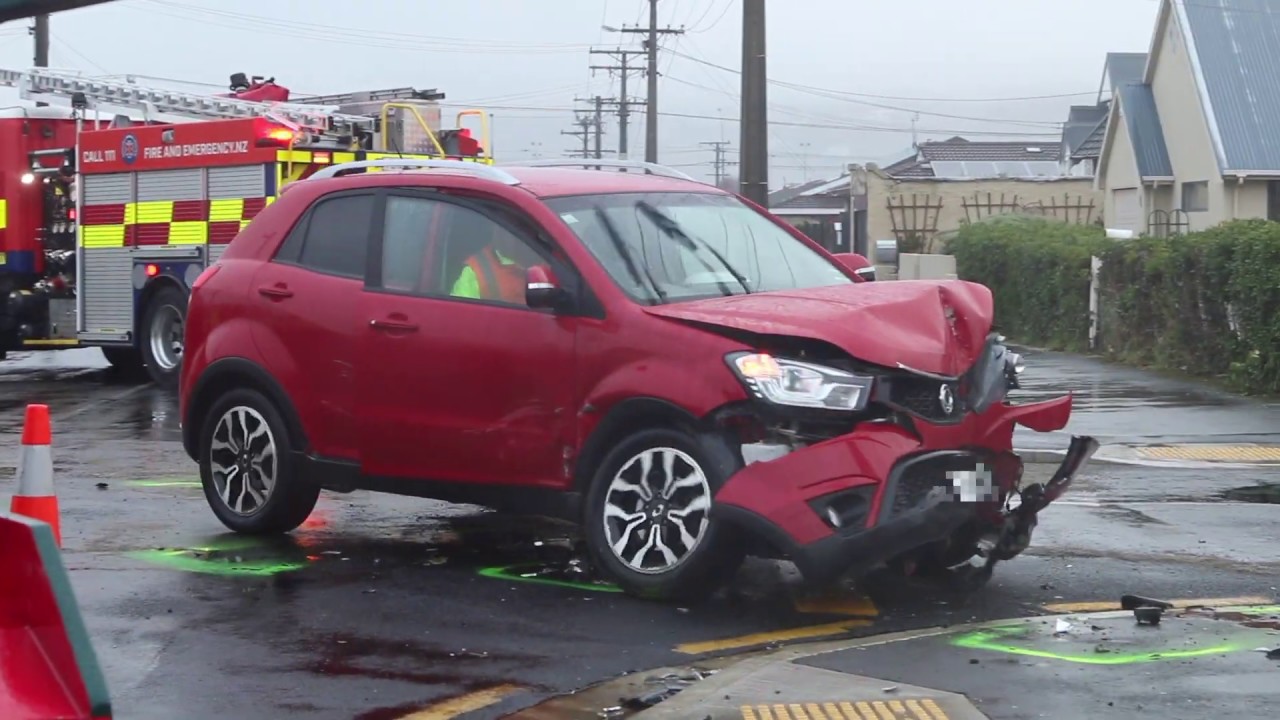 CAR VS CAR VS POWER POLE Market street Tedder st dunedin 2020 - YouTube