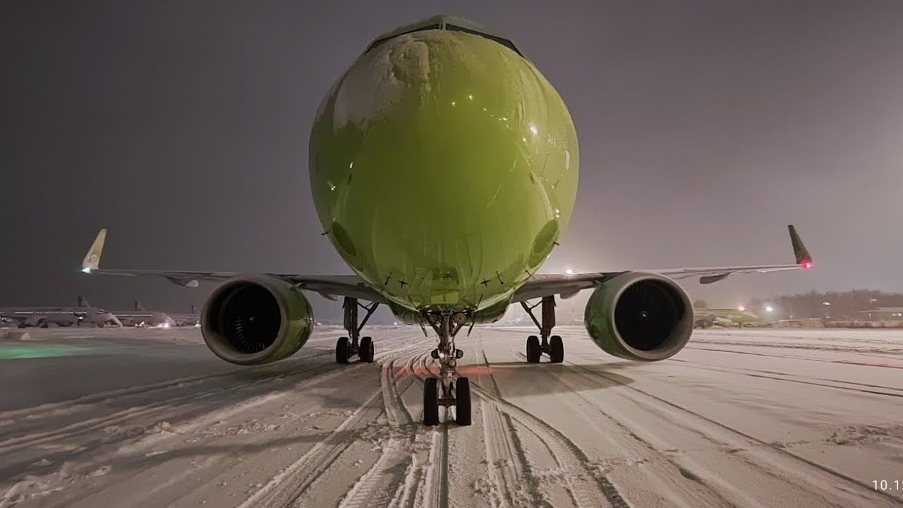 Aircraft marshalling: view from flight deck - YouTube