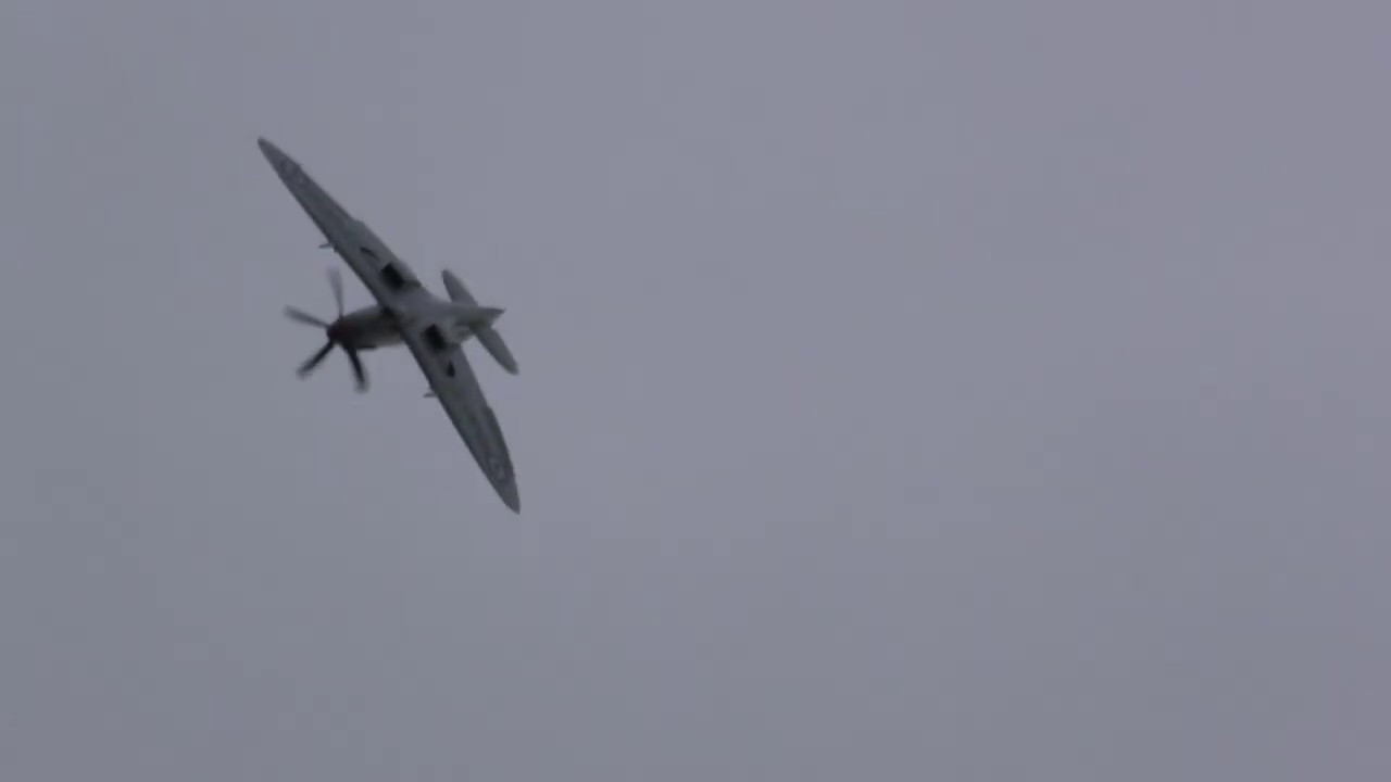 Cliff Spink Final Spitfire display in SM845 Duxford 2019 - YouTube