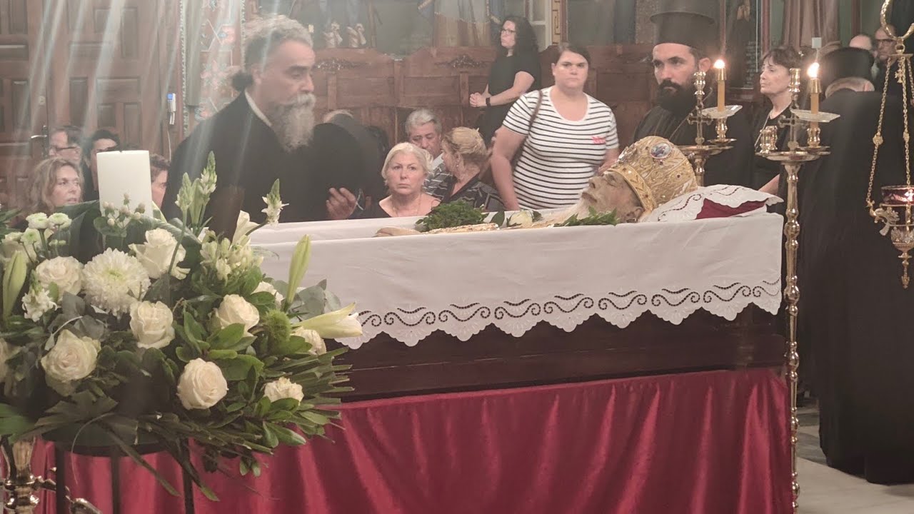 Σαν ζωντανό το Σκήνωμα του Μακαριστού Μητροπολίτη Κορίνθου Διονυσίου ...