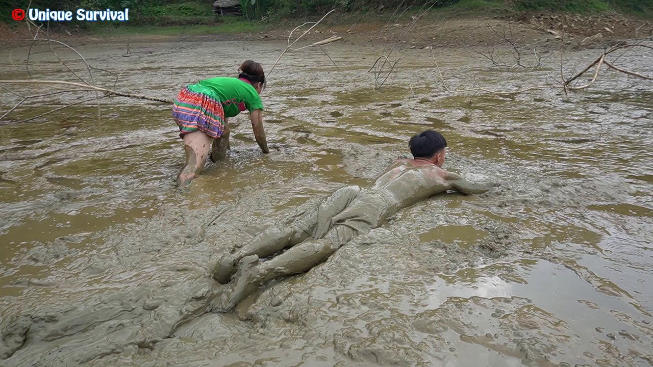 Skills Find Catfish in Mud Swamp for survival - Primitive Catch Unique ...