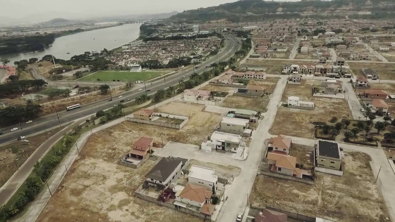 Video aéreo de la urbanización El Condado - Guayaquil - YouTube