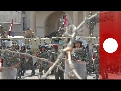 Mısır'da ordu kutuplaşan bir halkla karşı karşıya