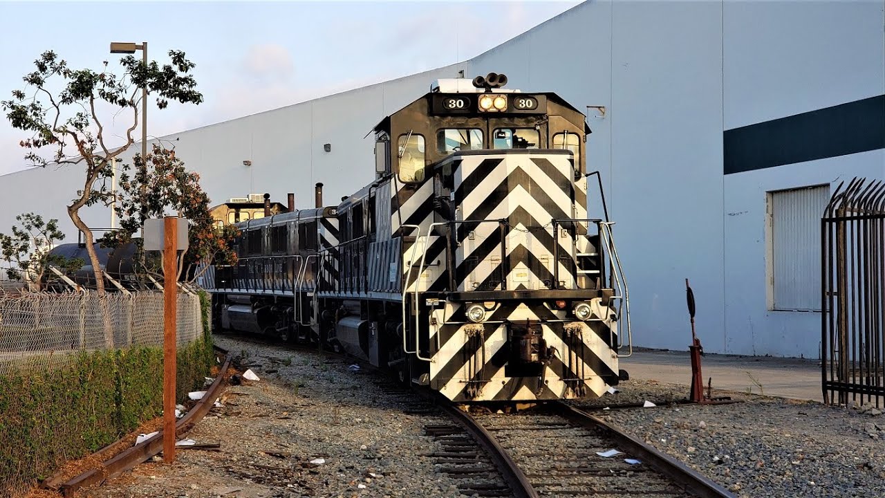 [HD] Pacific Harbor Line (PHL) Compton-Reyes Switcher - YouTube