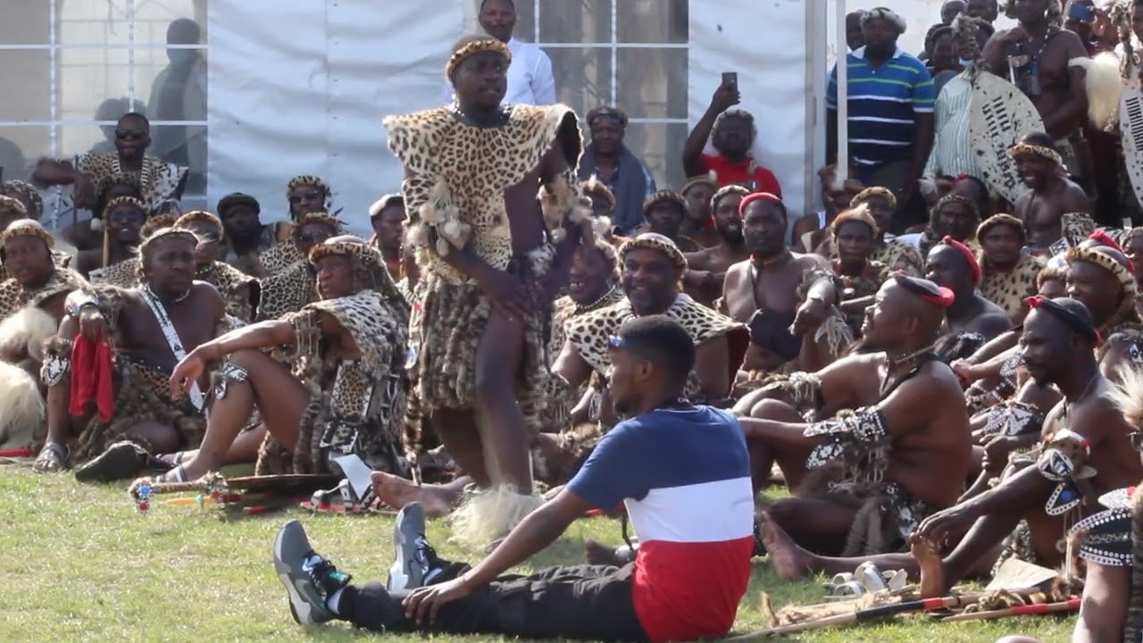 UKUGIYA KWENSIZWA 101: AMABUTHO KAZULU - YouTube